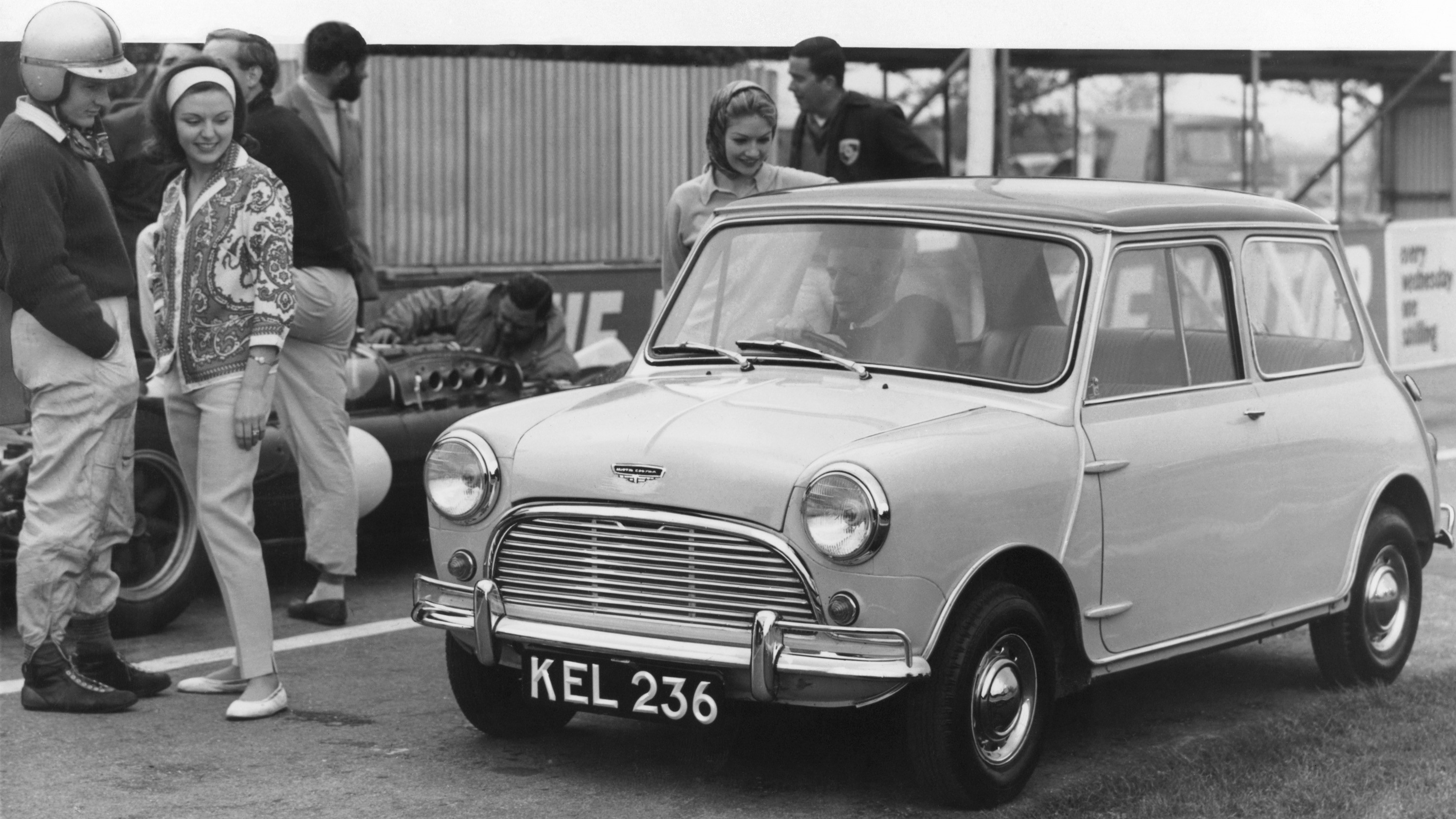 MINI â iconically automotive.